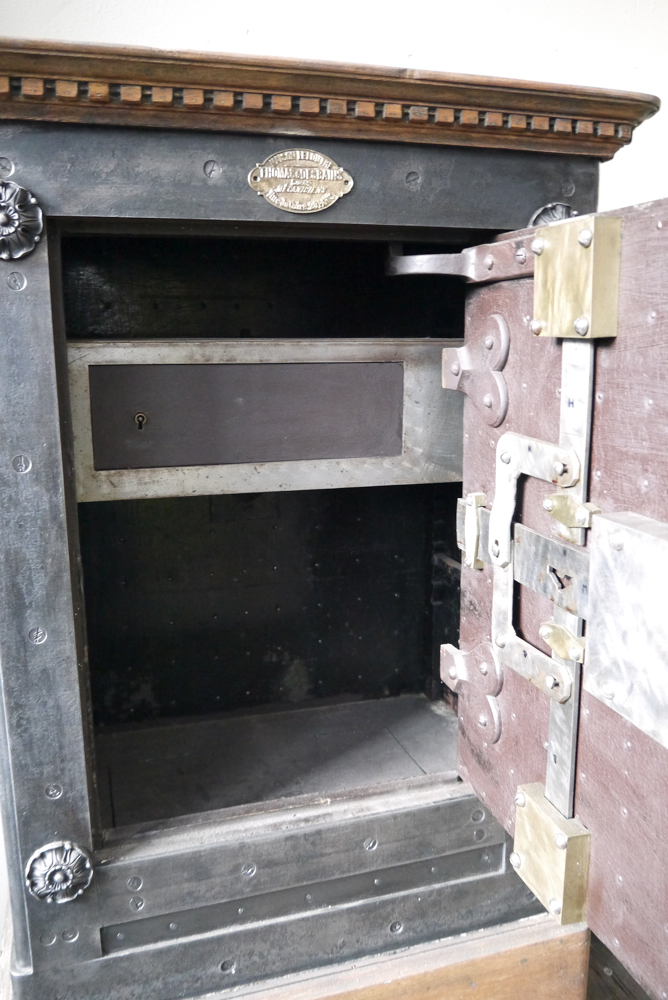 ancien coffre fort industriel maison leloutre annees 30