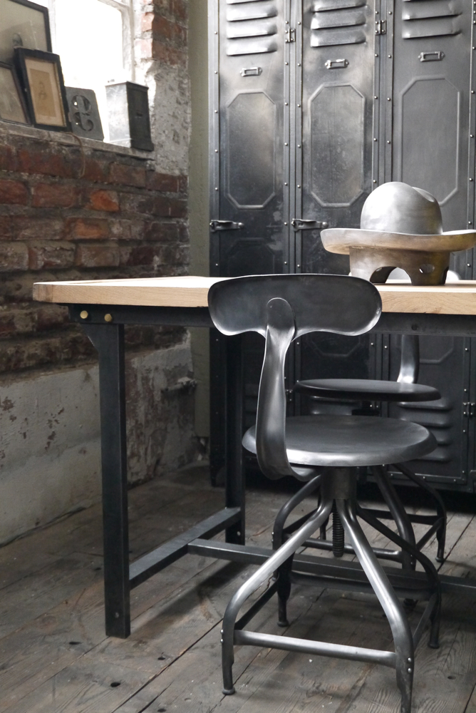 Table ou bureau metal industriel militaire plateau chene massif