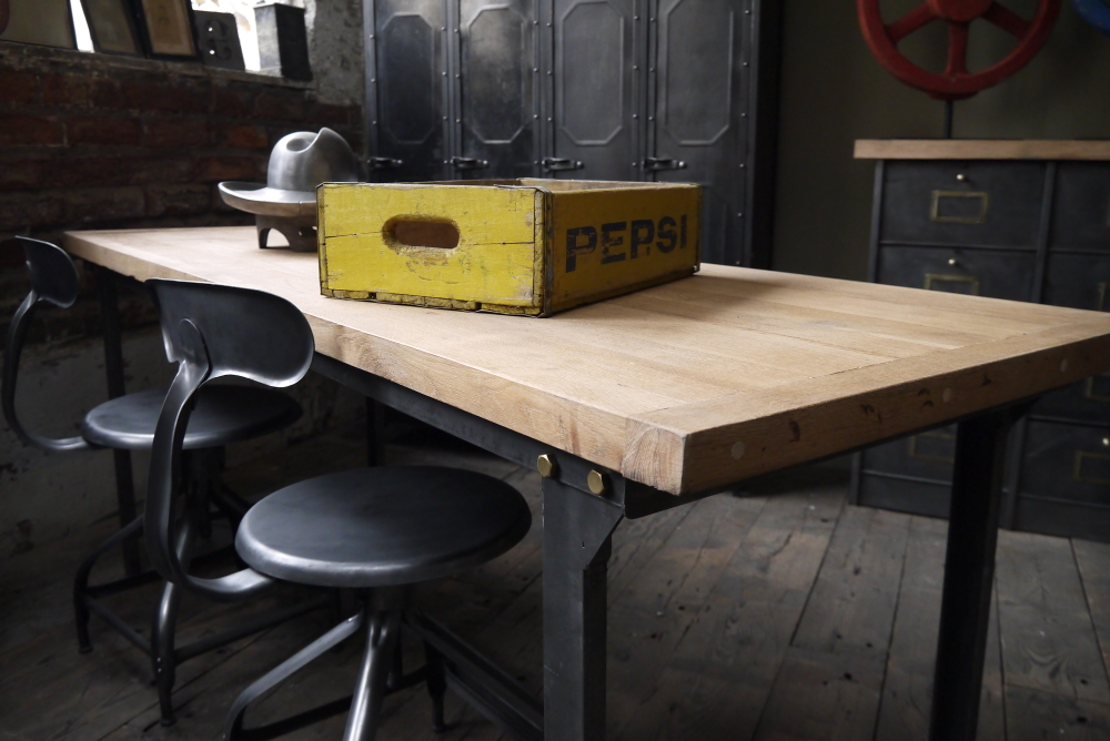 Table ou bureau metal industriel militaire plateau chene massif